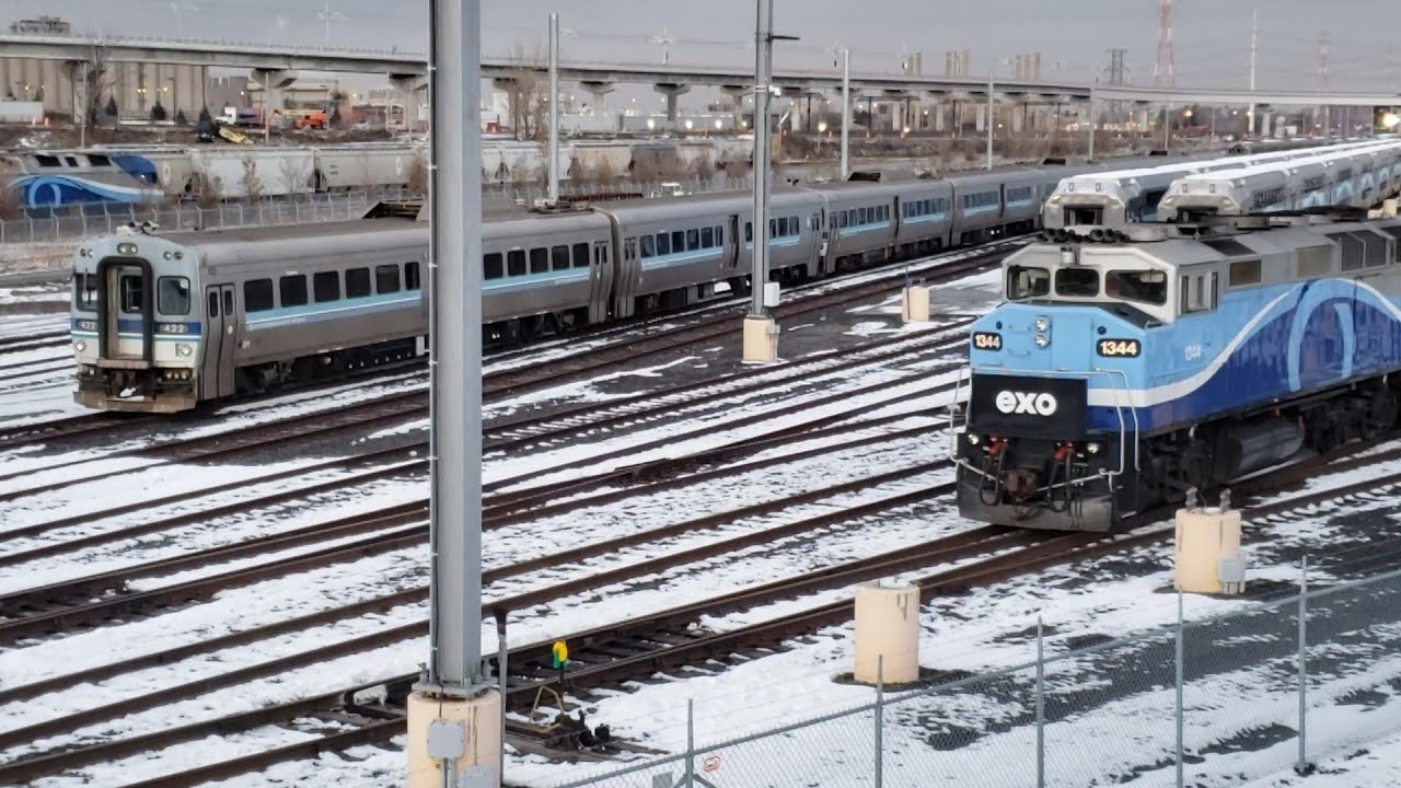WINTER TRAINS Last MR-90 EMU Electric Commuter Cars and Action at ...