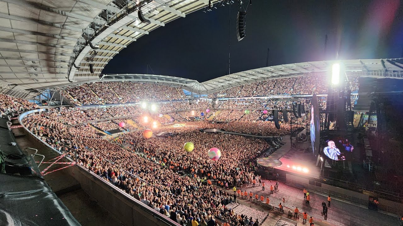 Viva La Vida - Coldplay Live at the Etihad Stadium, Manchester on 1st ...