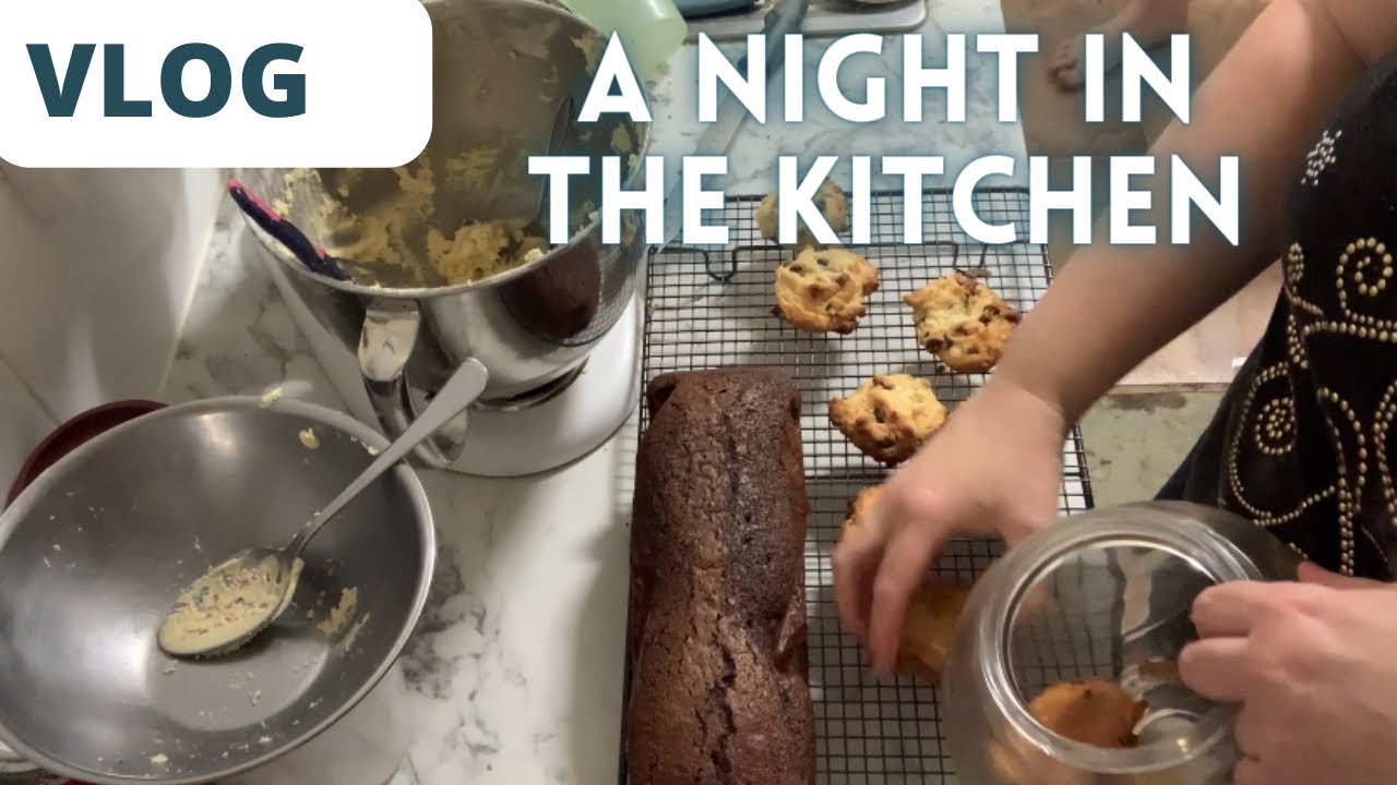 A NIGHT IN THE KITCHEN / VLOG - YouTube