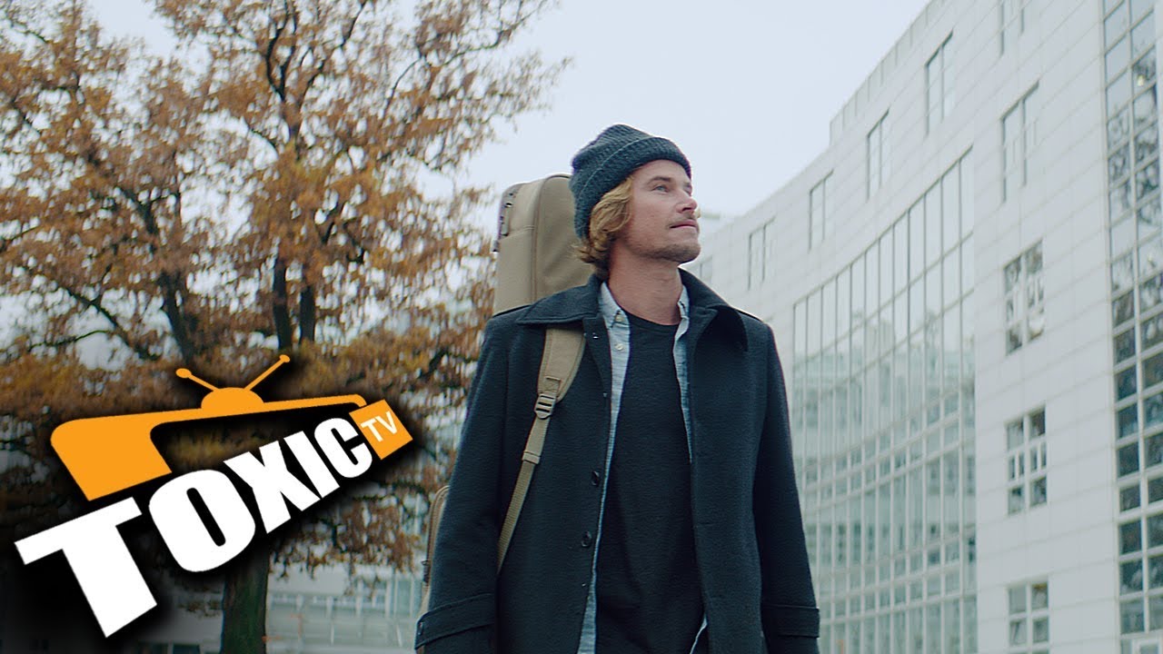 DAVID LUNT - WALKING (OFFICIAL VIDEO) - YouTube