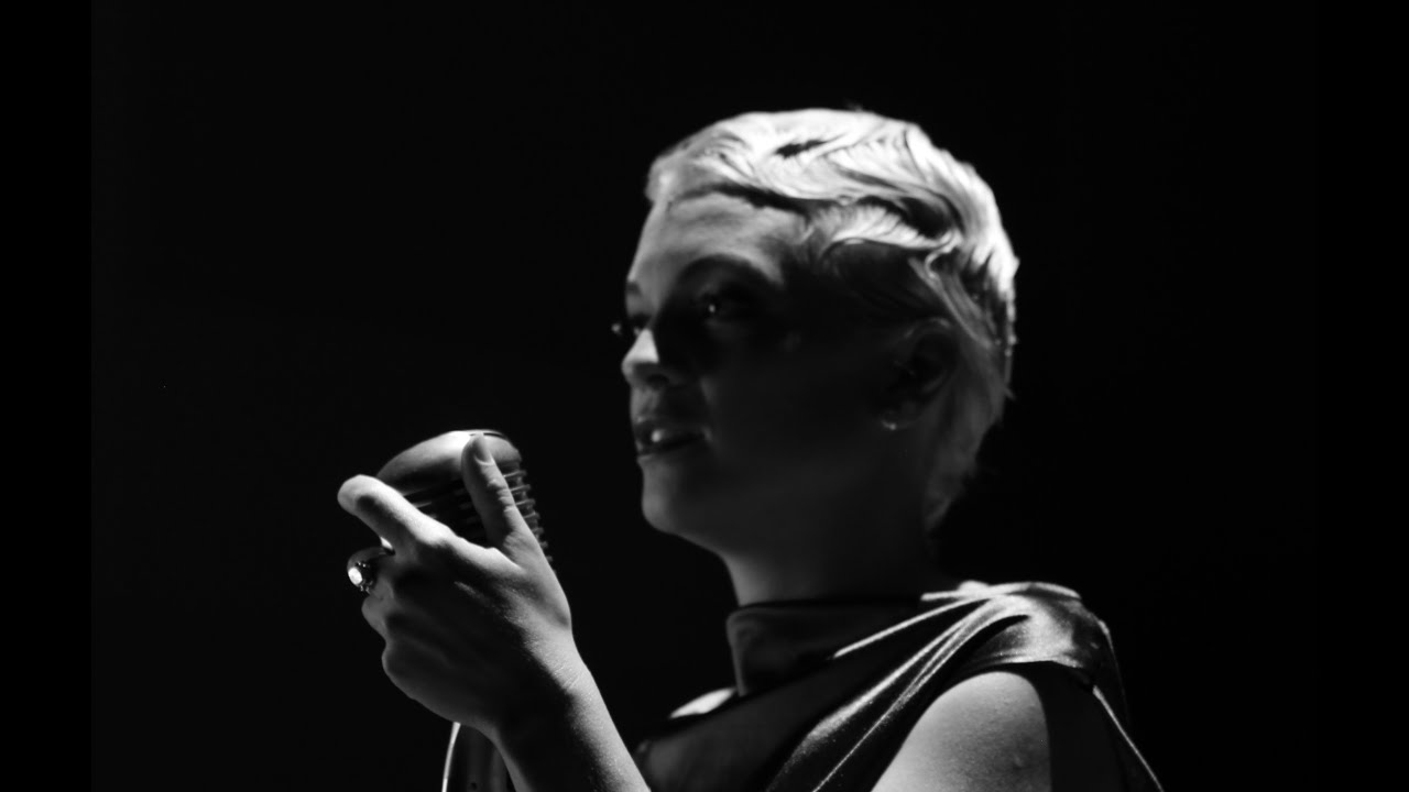 musique/clip officiel "White Keys" - Lana Steyler / Zaani - YouTube