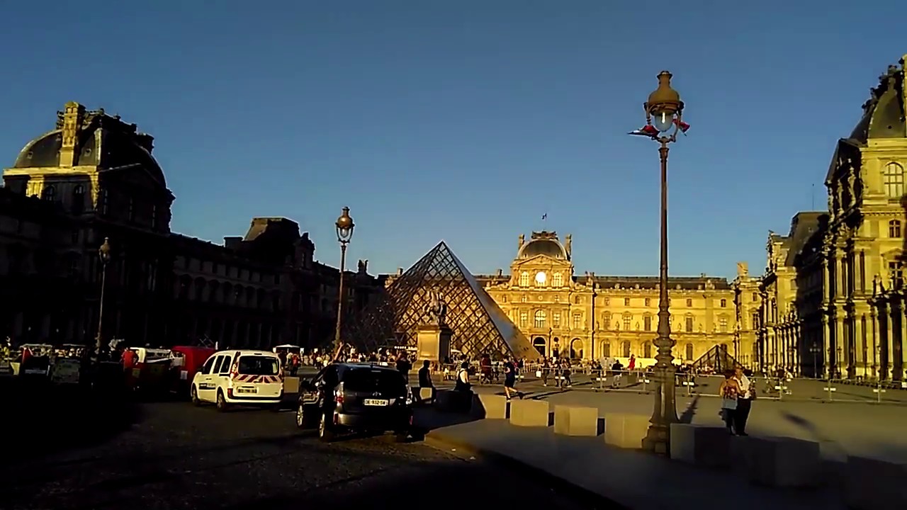 A 360 degree view of the Louvre Museum area, Paris - YouTube
