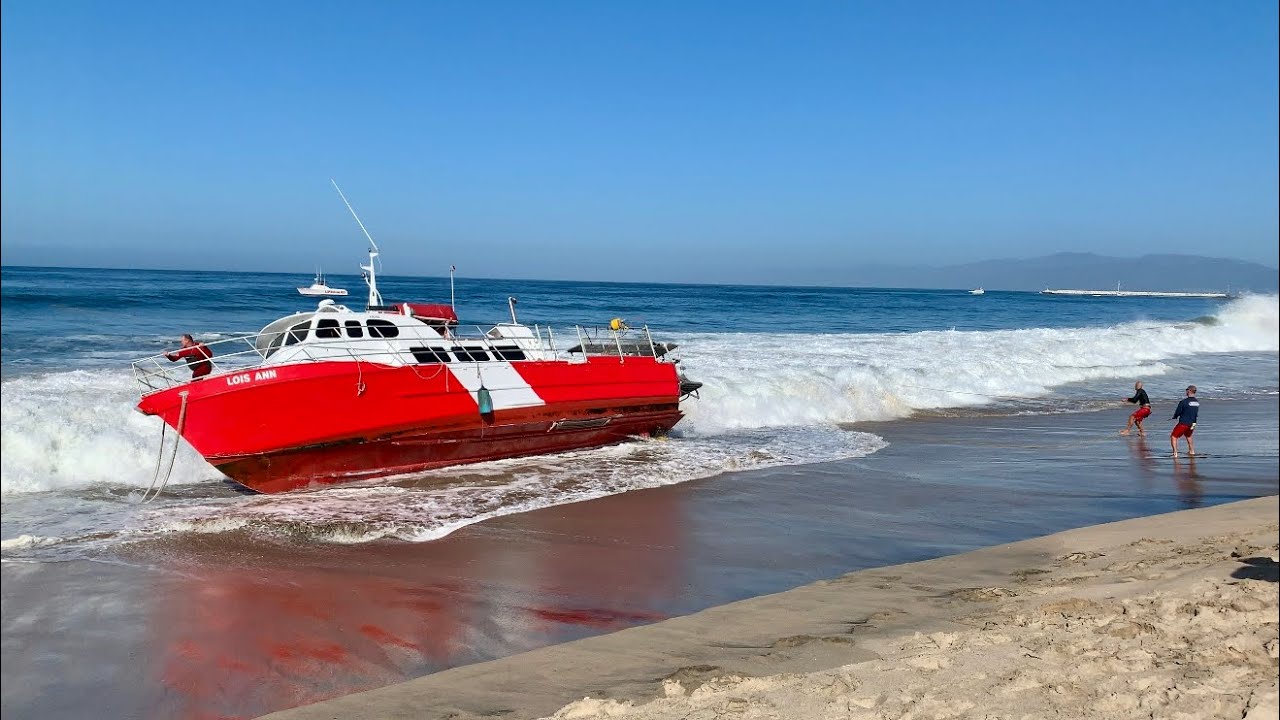 Grounded Boat Rescue - YouTube