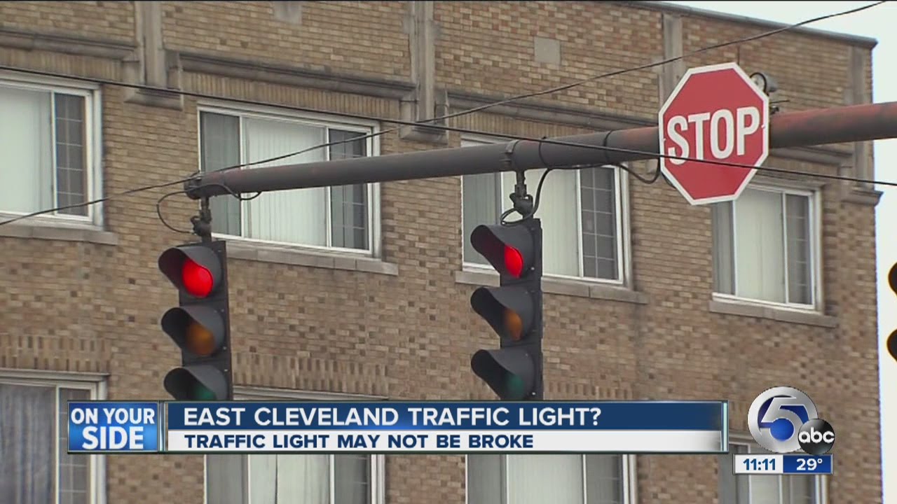 East Cleveland traffic light may not be broken - YouTube