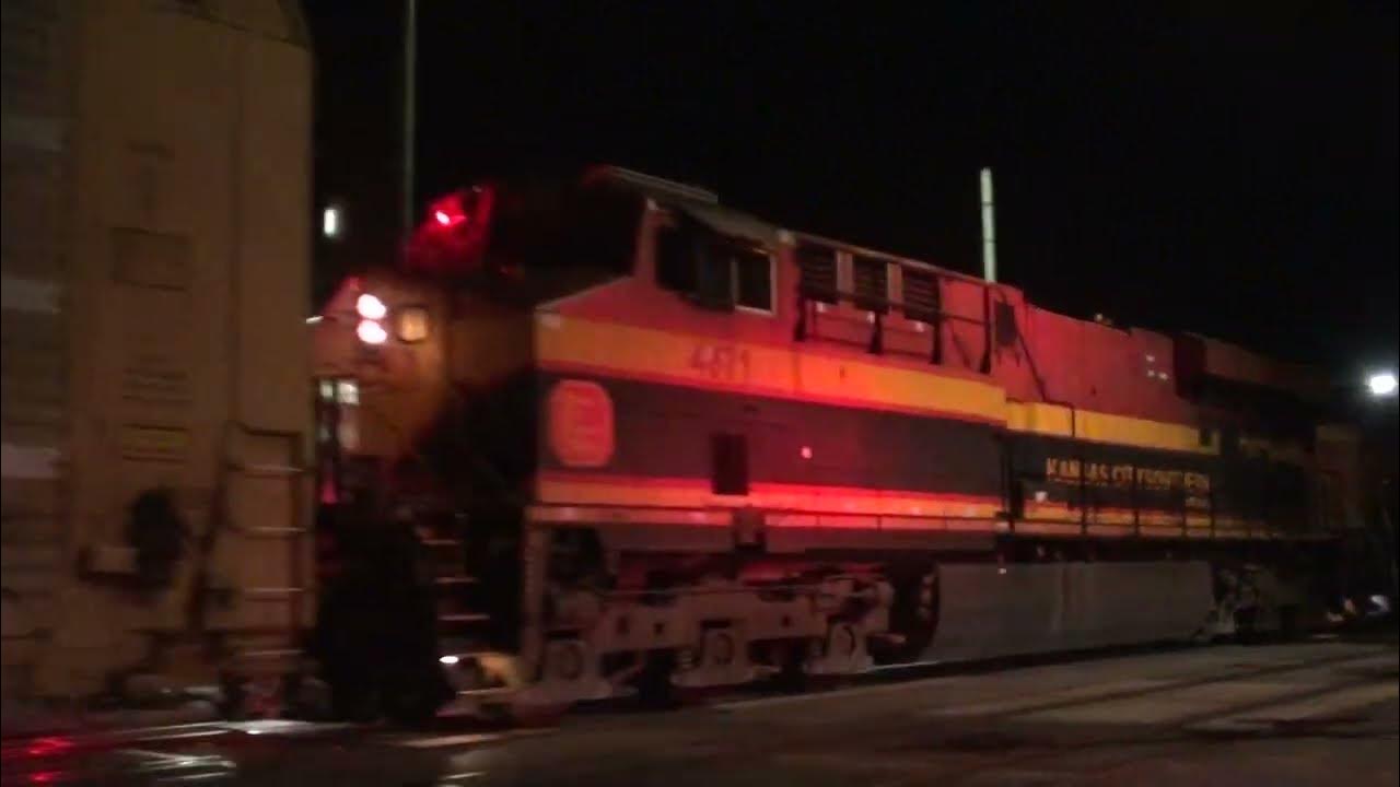 BNSF WB Mixed Freight with KCSM Power Meets BNSF EB Intermodal. Olathe, KS 12/2/22 - YouTube