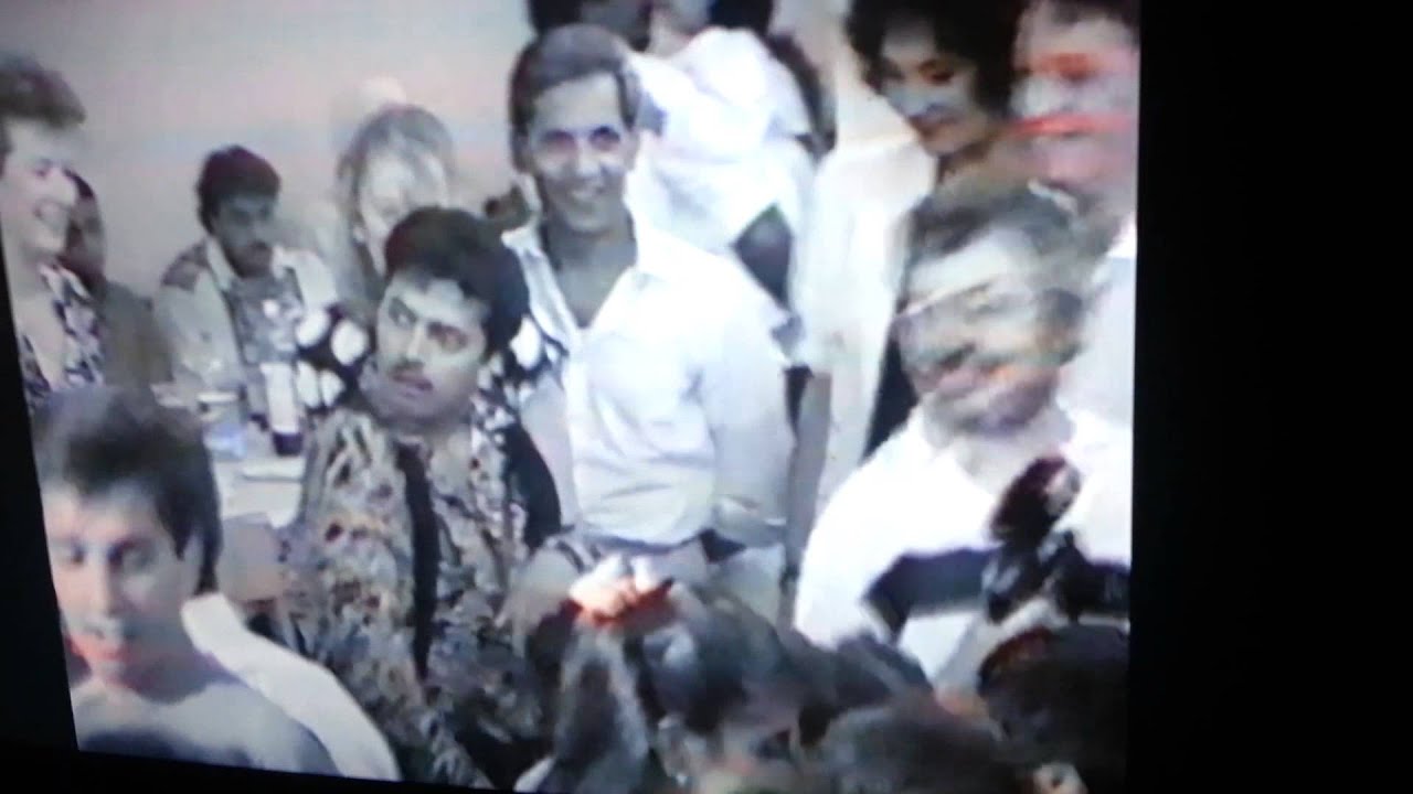 Weird guy dancing - YouTube