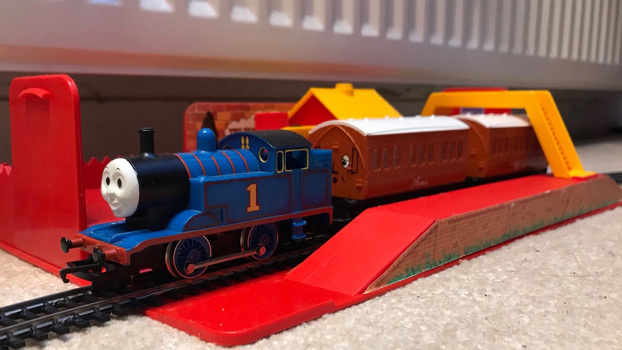 Hornby Thomas The Tank Engine And Friends Musical Ride Set - YouTube