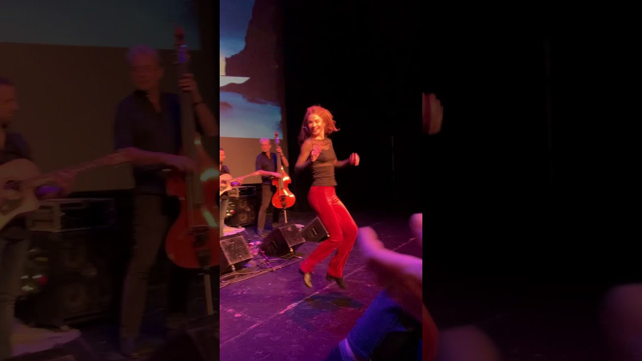 Cara Butler, Irish Step Dancing, at 8th Step Lúnasa concert - YouTube