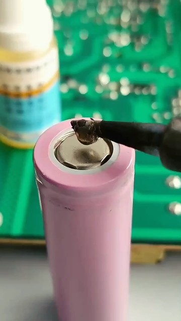 how to soldering a battery? #solderingtutorial #solderingiron # ...