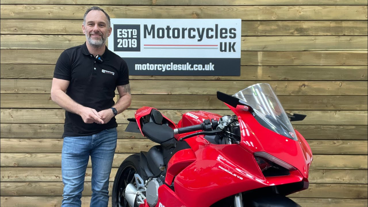 Ducati Panigale V2, Stunning V Twin Superbike! - YouTube