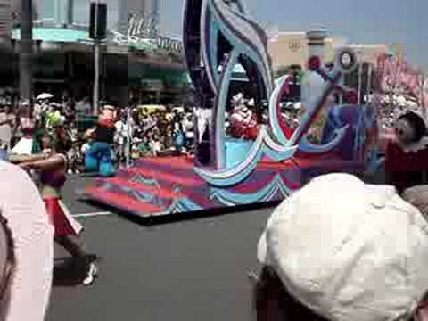 Parade in USJ - YouTube
