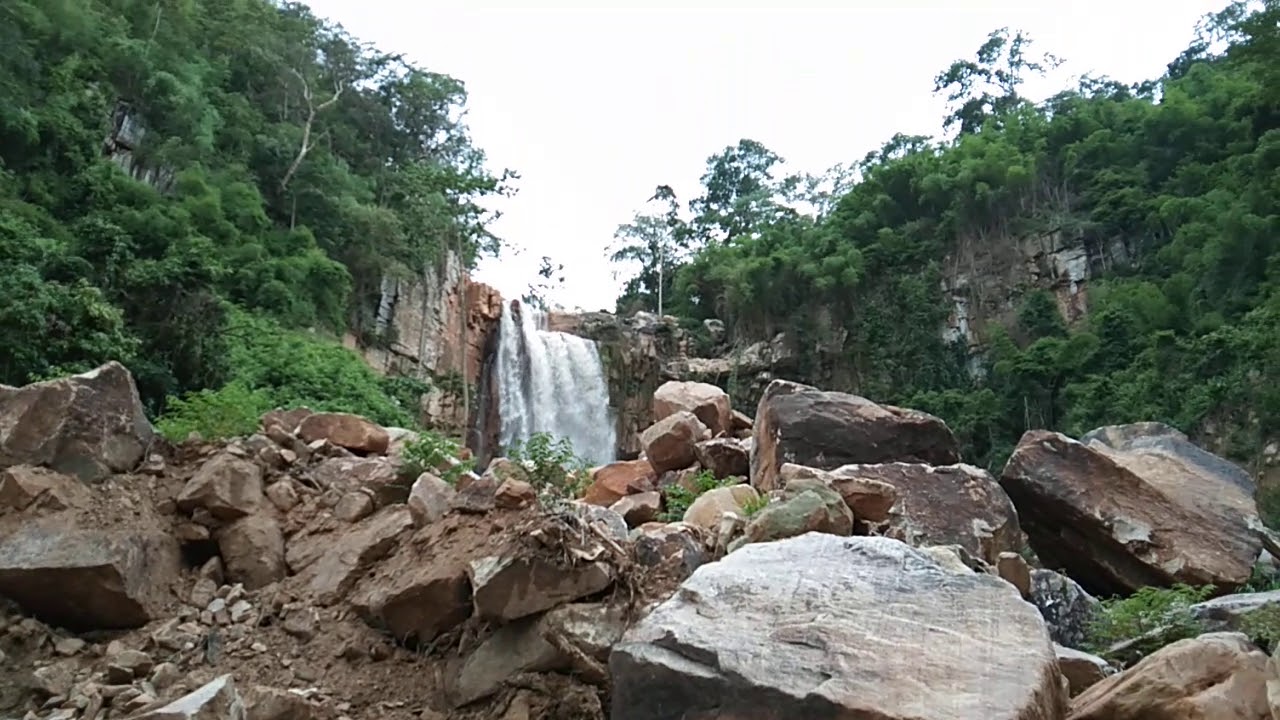 Chambok waterfall - YouTube