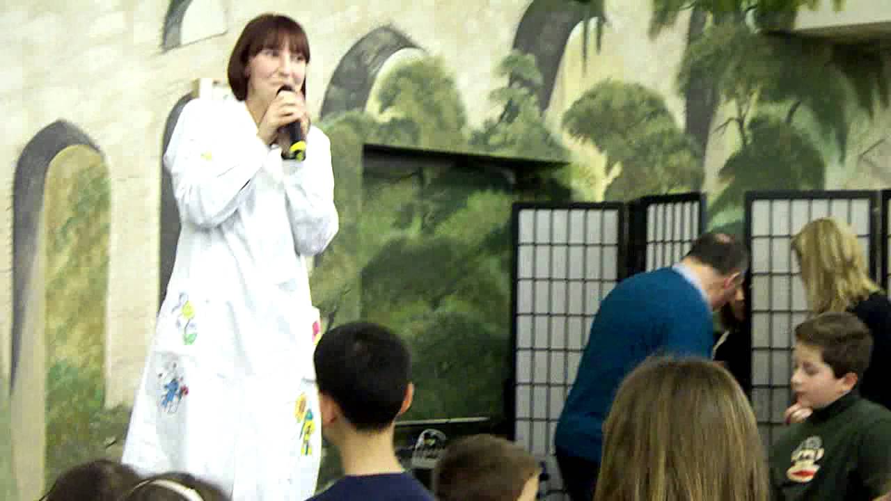 BefanAvis 2014: Daniela Pupella canta "Almeno tu nell'universo" - YouTube
