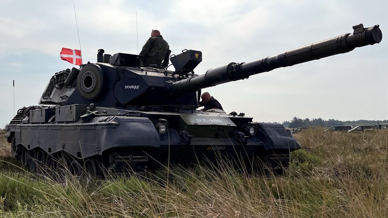 PANZER POWER - Hautnahe Vorbeifahrten bei ÅBEN HEDE 2022 Militärshow in ...