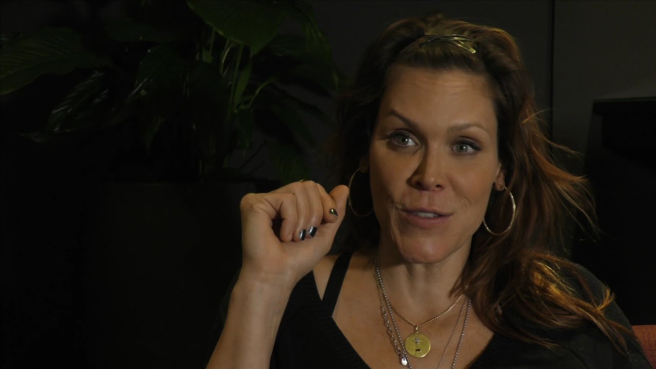 Beth Hart interview (part 1) - YouTube