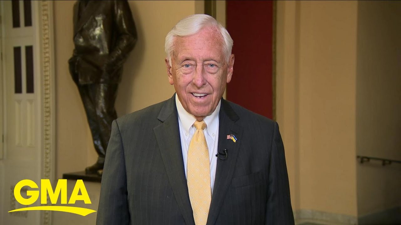 House majority leader talks Democrats' midterm momentum - YouTube