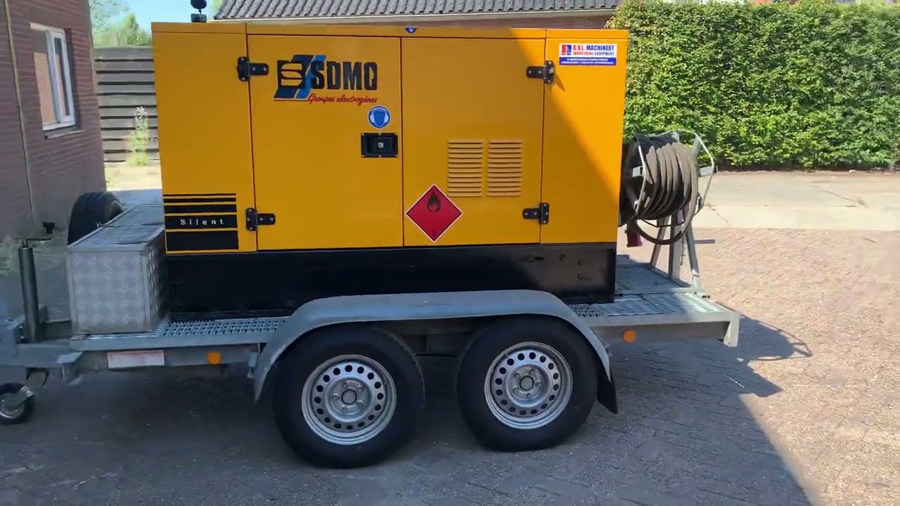 Starting up 30 KVA SDMO industrial Generator with perkins Engine ...