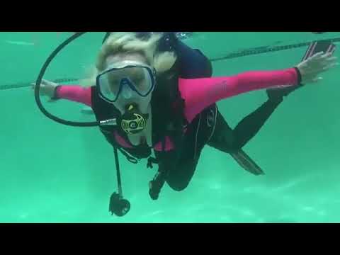 scuba diving girl in the pool. - YouTube