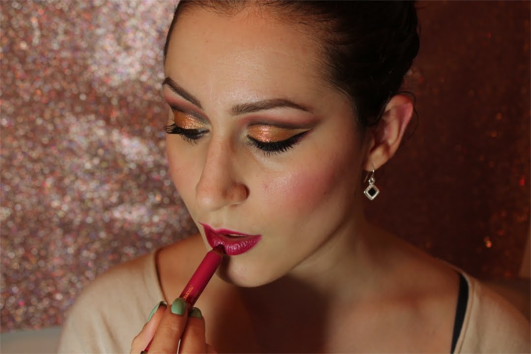 ART CIRCUS Cut Crease Makeup Tutorial ~ Makeup Victim - YouTube