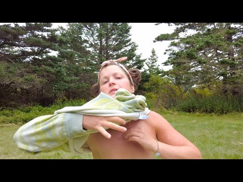 Let's get naked in my backyard and talk about stuff 😄👯‍♀️