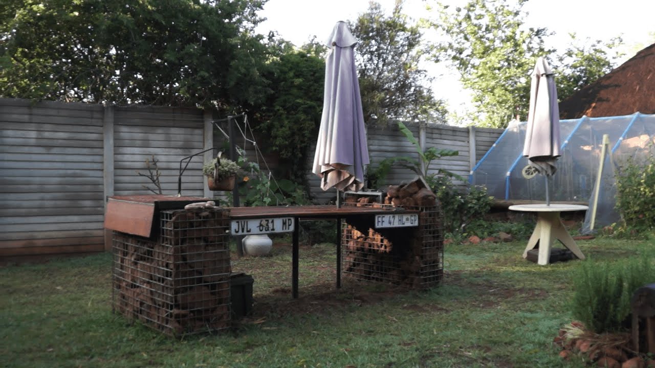 Building a braai / bbq with a table extension VLOG - YouTube