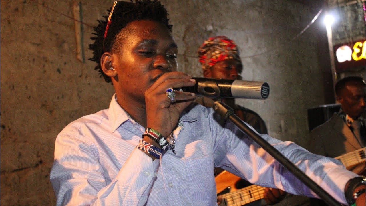 Erico performing rumba live on steg🎸🎸 mwini wawo daeyaa ngewa bigi🖐️ ...