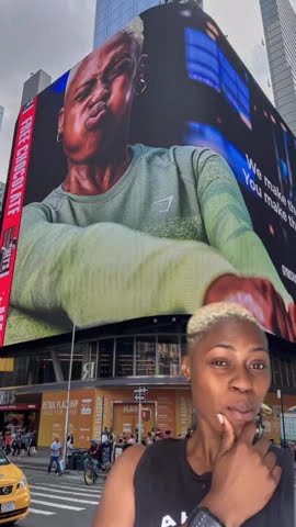 TIMES SQUARE BABY 🇬🇧🗽 ‘ we make the fits. You make the faces’ - YouTube