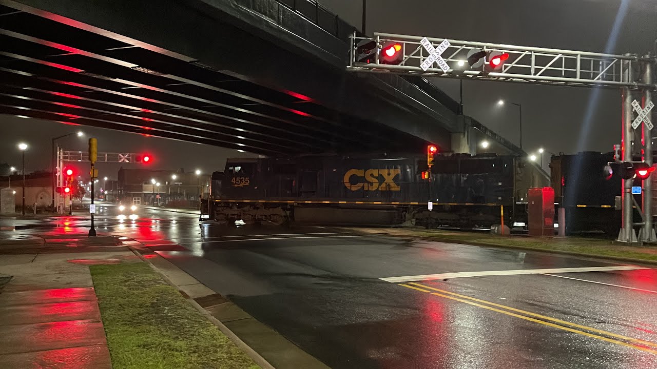 CSXT L234.27 rare 2 SD70MACe’s 4535 & 4528 upset horn coming off the CLNA at 10th st connection ...