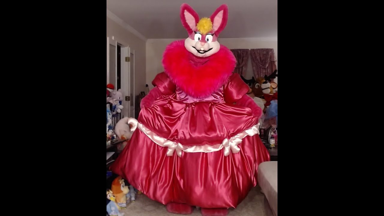 Daisy Super Poof Princess Bun Full suit video - YouTube