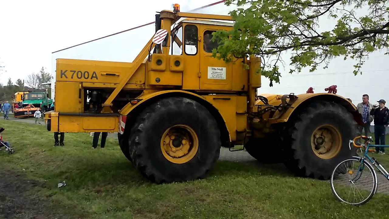 K 700 A russischer Traktor fährt los - К 700 А Русская трактор - K 700 ...