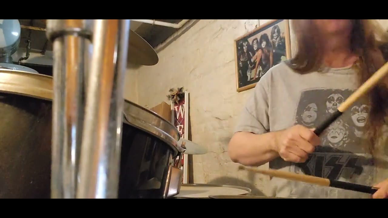 A little crappy drumming for ya!😀 - YouTube