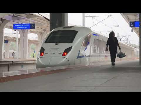 China Railway C5880 CRH3A Exit Luzhou Station (steam社区大使勋章成就) - YouTube