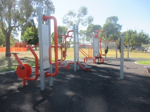 J.C. Donath Reserve Outdoor Gym (Reservoir) - YouTube
