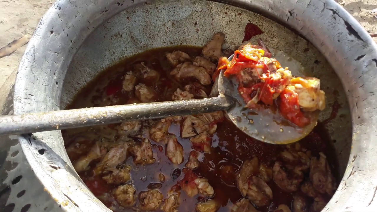 Preparing Biryani Daig | Pakistani Food - YouTube