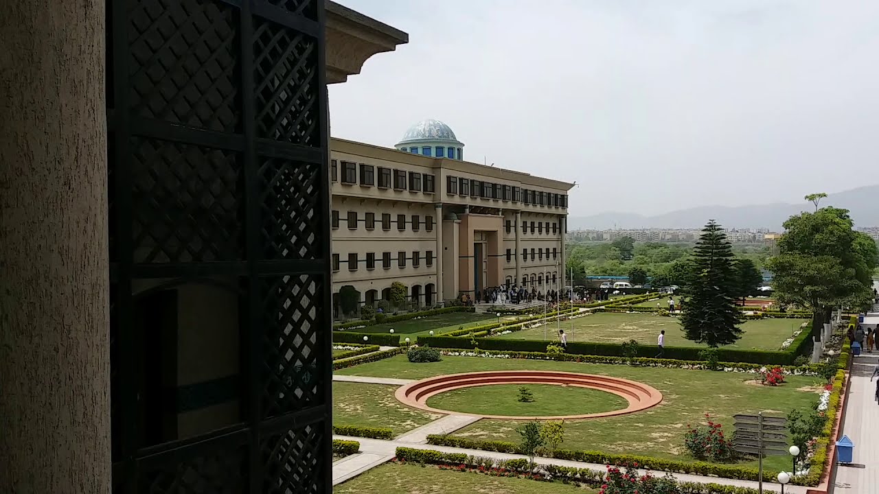 FAST National University of Computer Emerging sciences in green ...