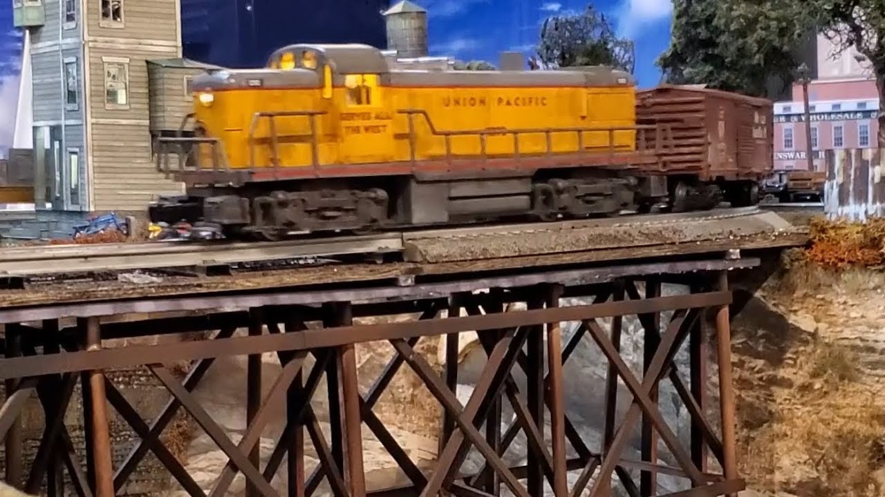Lionel Lionchief Alco RS3 Union Pacific #1292 cosmetic upgrade - YouTube