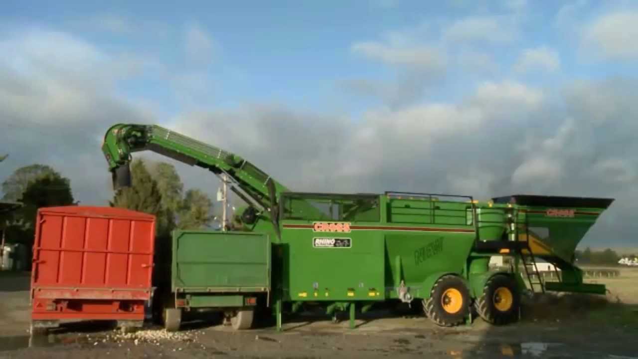 Cross Rhino 60 tonnes per hour Beet Machine - YouTube