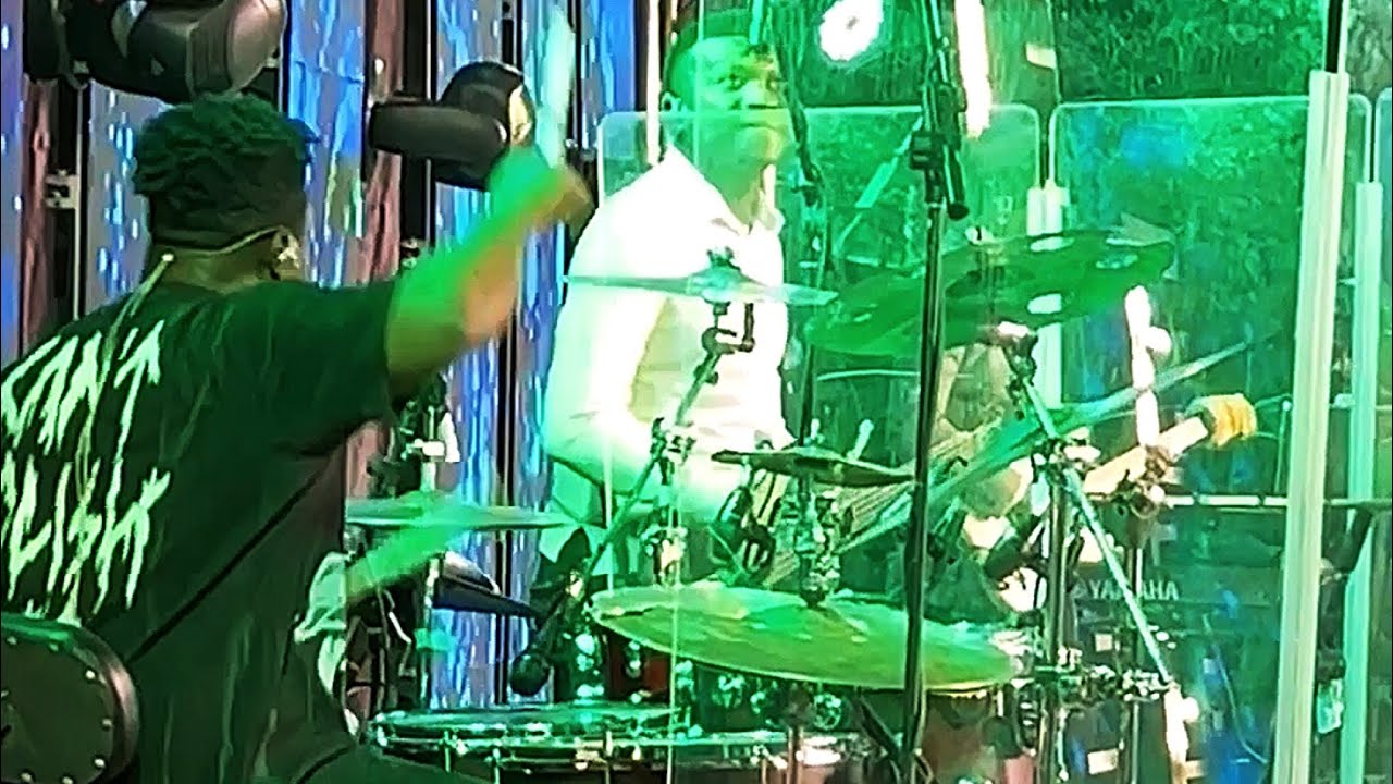 Bassist and Drummer jam in Church 😱 - YouTube