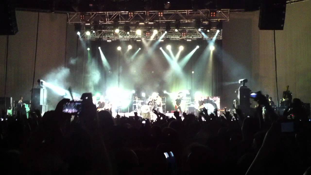 PARAMORE! Apertura concierto en Madrid 11/07/2011 - YouTube