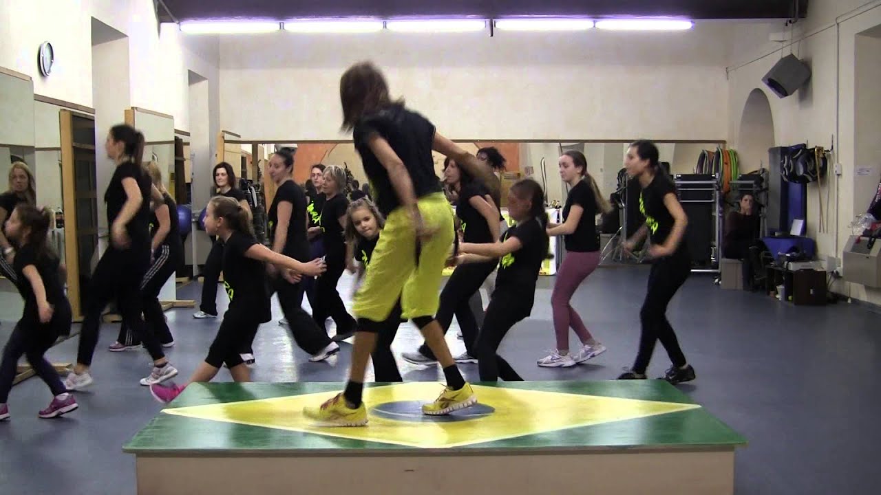 Zumba Dale Play 2013 - Brasil Dance Tuscania - YouTube