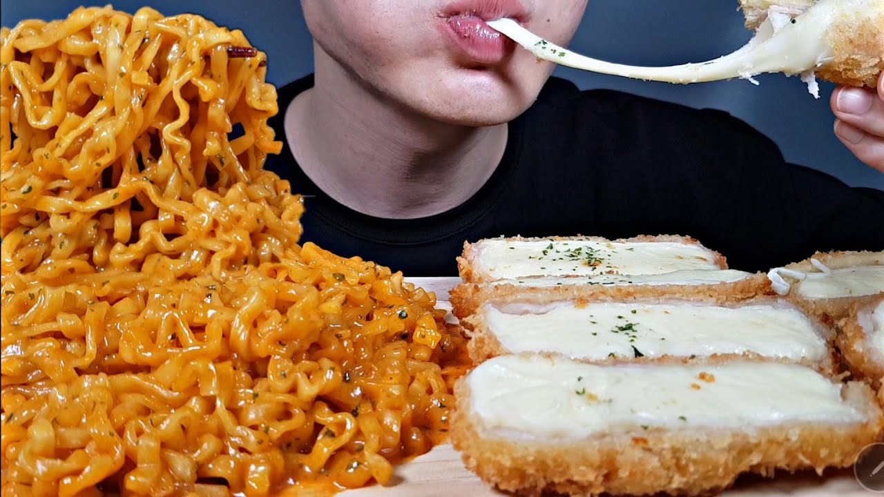 ASMR CHEESE PORK CUTLET AND CARBONARA FIRE NOODLE MUKBANG 치즈 돈까스와 까르보불닭 ...