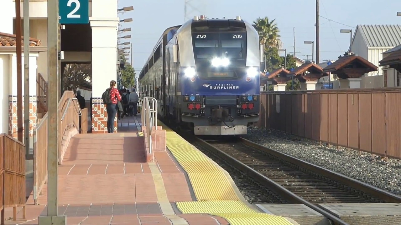 Trains in America (#05) Trains in Santa Ana Station / サンタアナ駅での列車 - YouTube