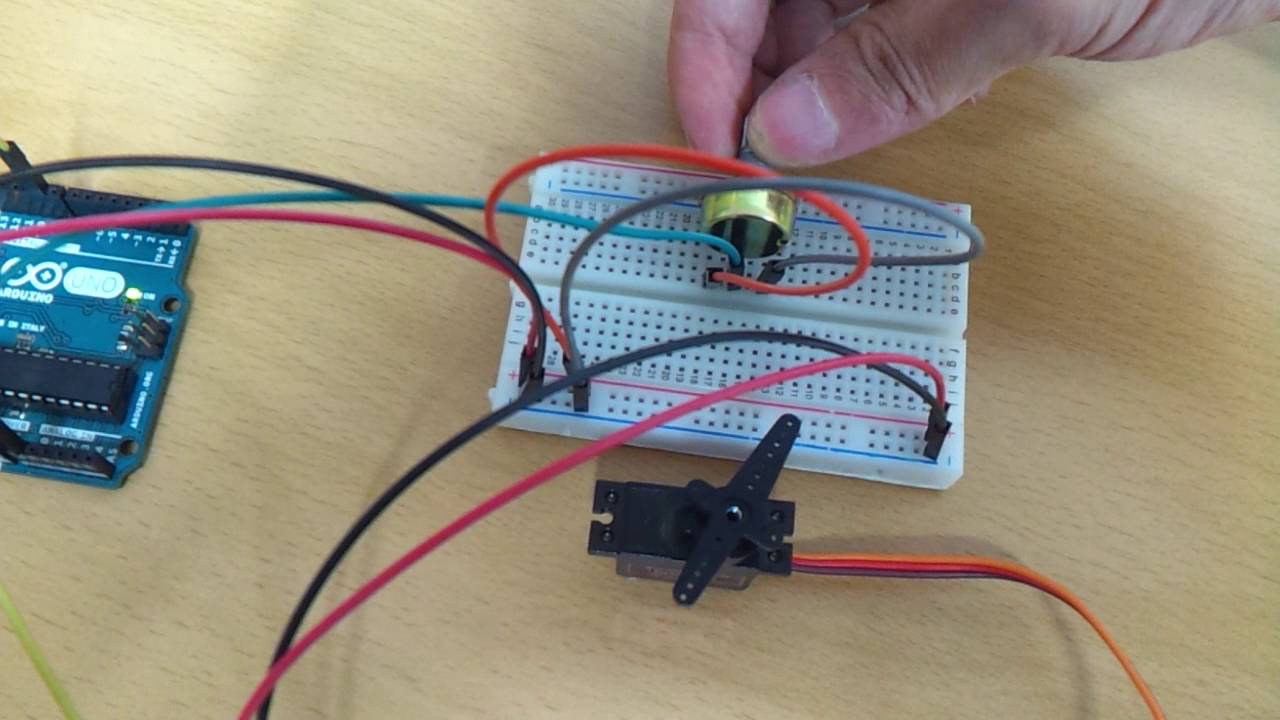 Arduino Uno로 Mg90s 메탈 서보모터를 이용해 가변저항으로 회전 제어하기 Youtube