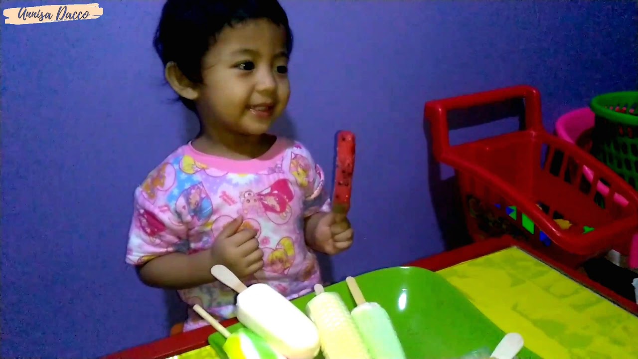 Makan eskrim AICE rasa buah-buahan 🍓 ice cream AICE - YouTube