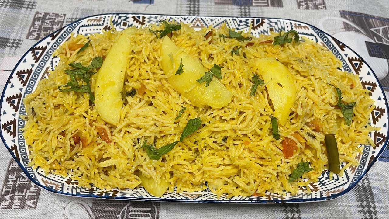 Tahari recipe | Aloo wali tahari| Masale wale Aloo k chawal - YouTube
