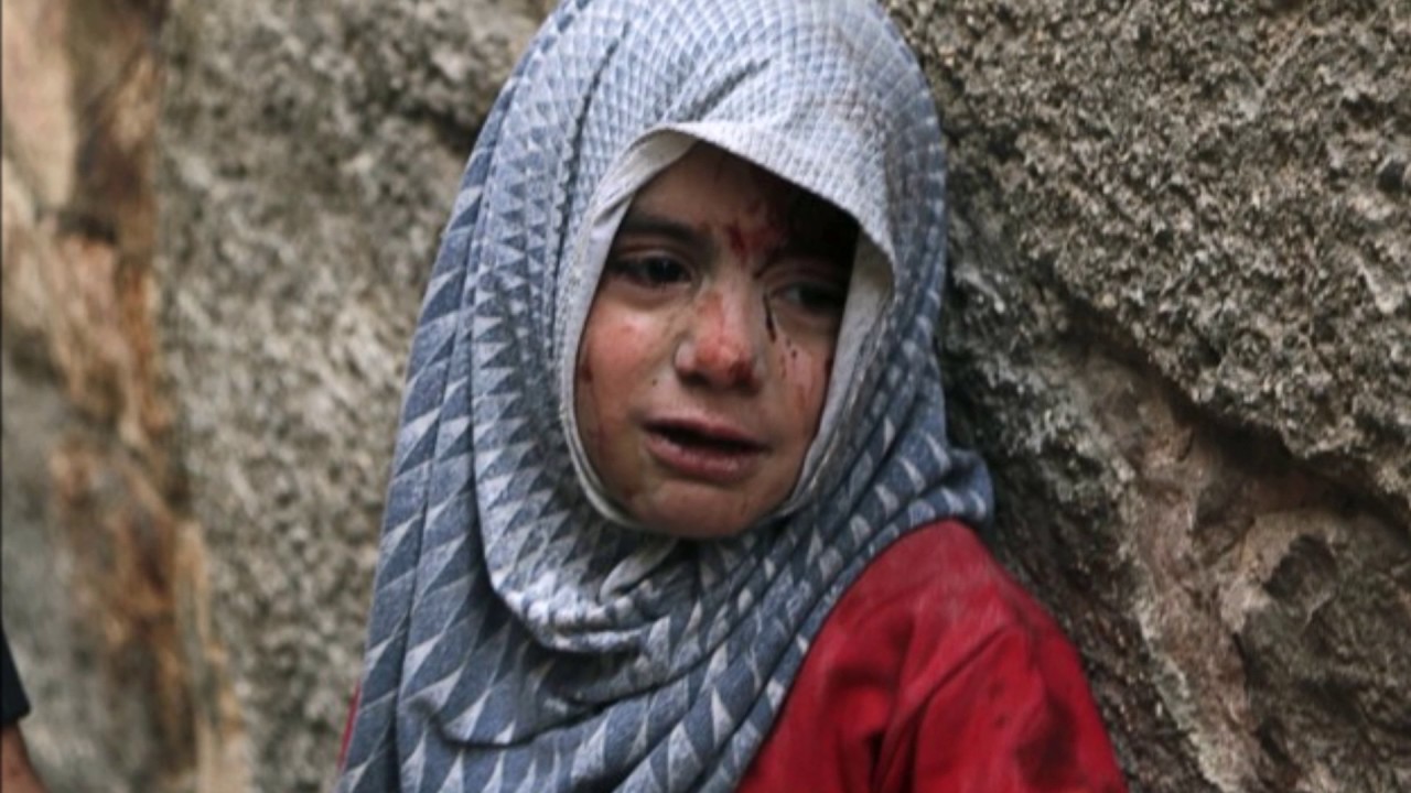 Mae Moore Performs Adara - YouTube