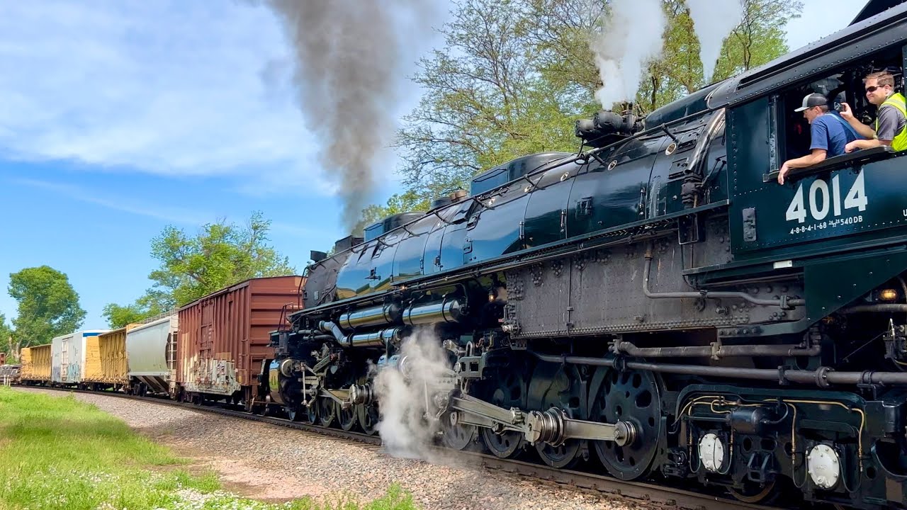 Union Pacific 4014 Shoves an 11,000 ton 10,000 foot Manifest over the 1 ...