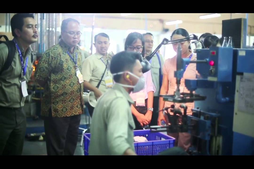 IWAKI GLASS FACTORY TOUR 2015 - YouTube
