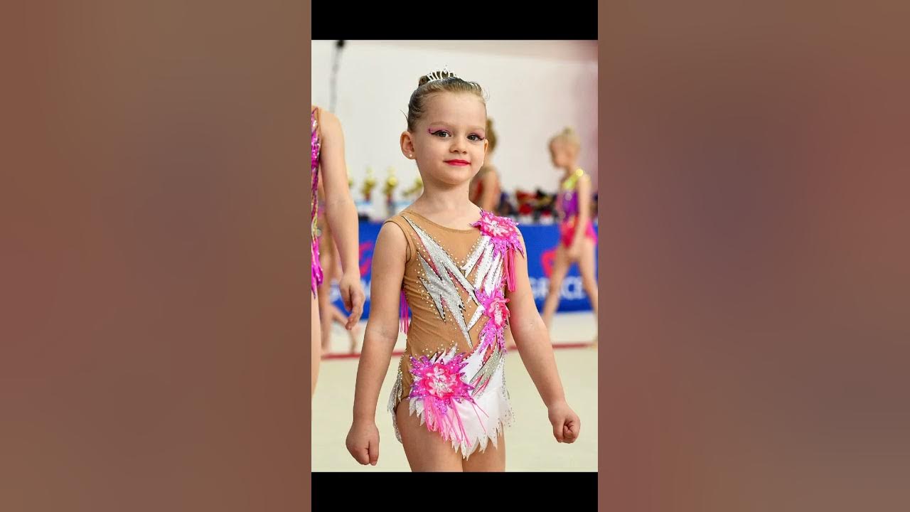 Соревнования по художественной гимнастики Разминка выступление