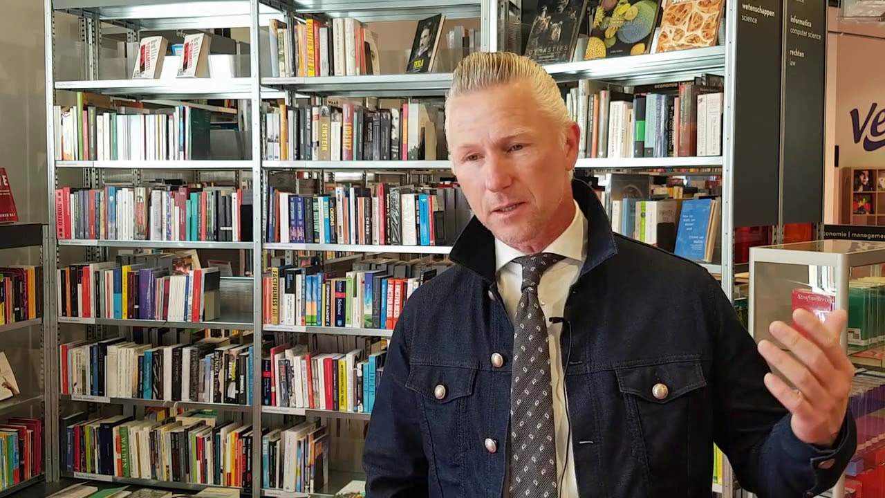 In gesprek met Alex Boogers over De zonen van Bruce Lee - YouTube